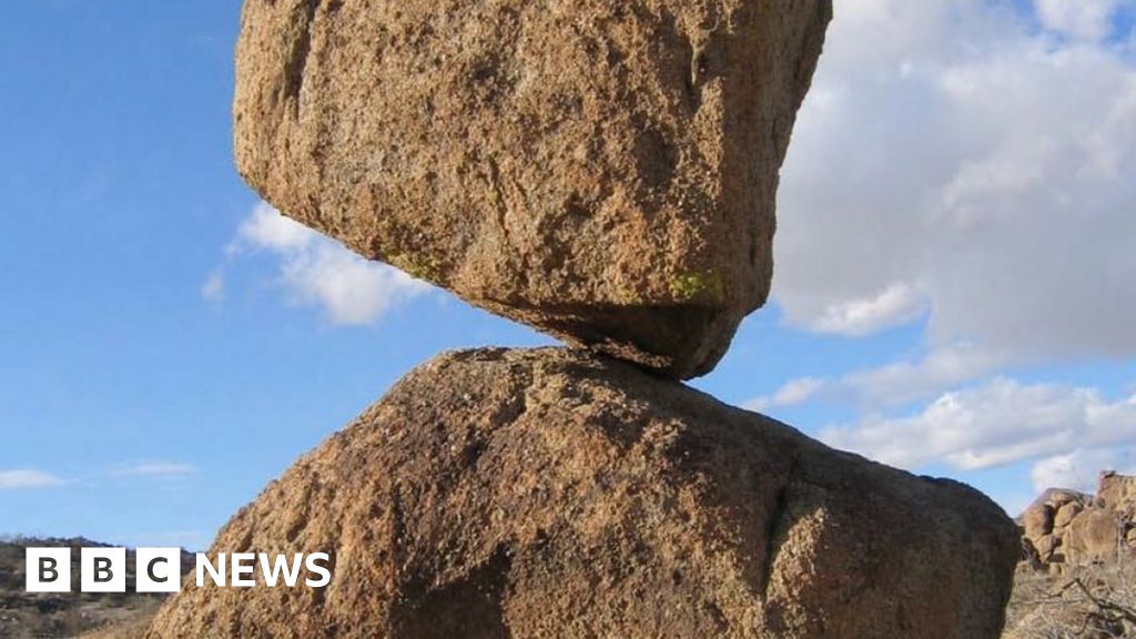 Balancing rocks trace history of 'jumping' earthquakes - BBC News