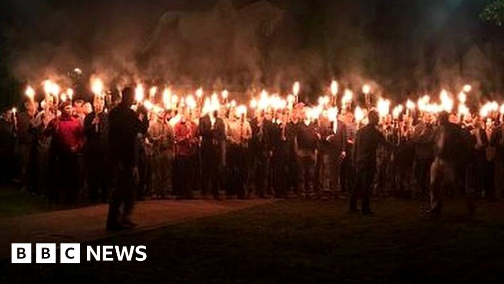 Confederate monuments: Virginia mayor condemns 'KKK-style' rally - BBC News