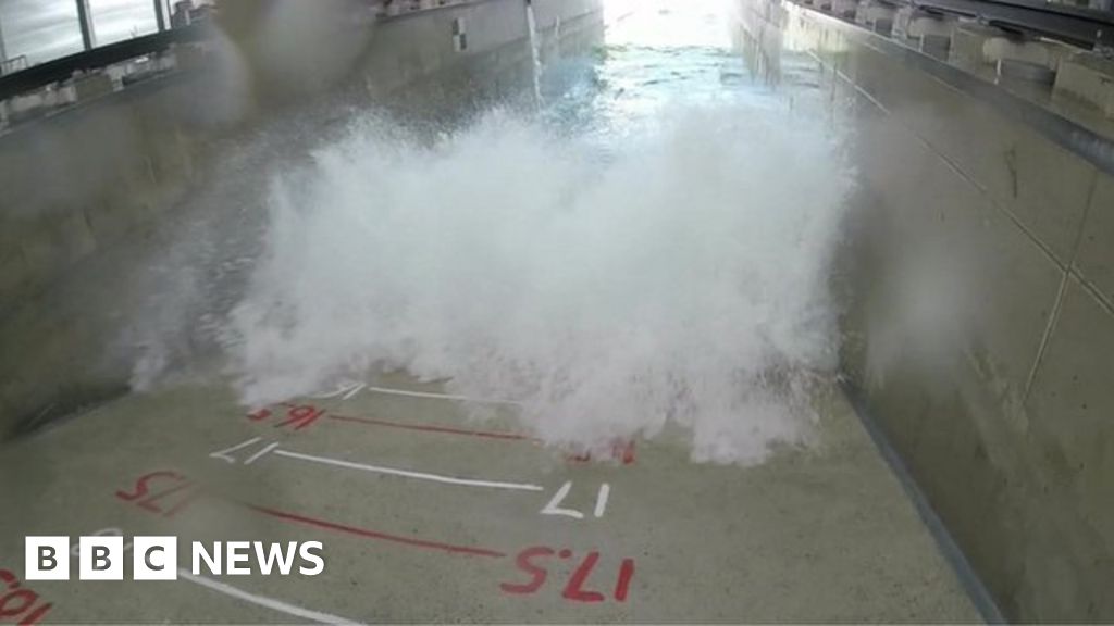 Machine creates world's largest wave at Deltares Research Institute ...