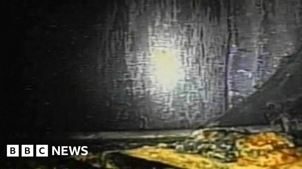 Robot films scene in Japan's Fukushima nuclear plant - BBC News