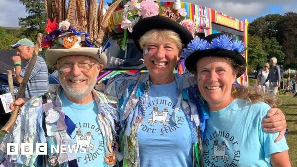 Annual Widecombe Fair attracts thousands of visitors - BBC News