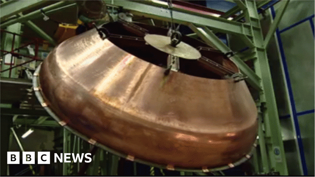 Tradition remains vital to whisky stills - BBC News