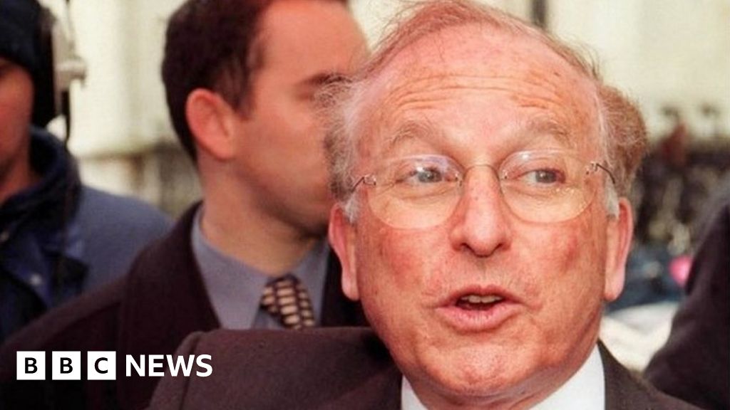 Lord Janner: Chances missed to prosecute, inquiry finds - BBC News