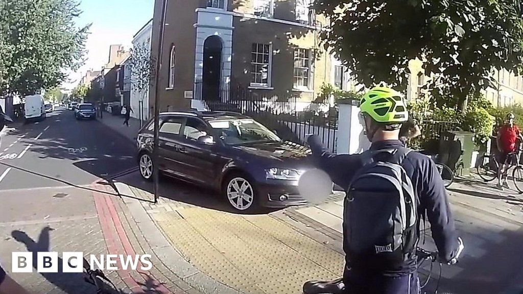 'Reckless' London driver threatens to run over cyclists - BBC News