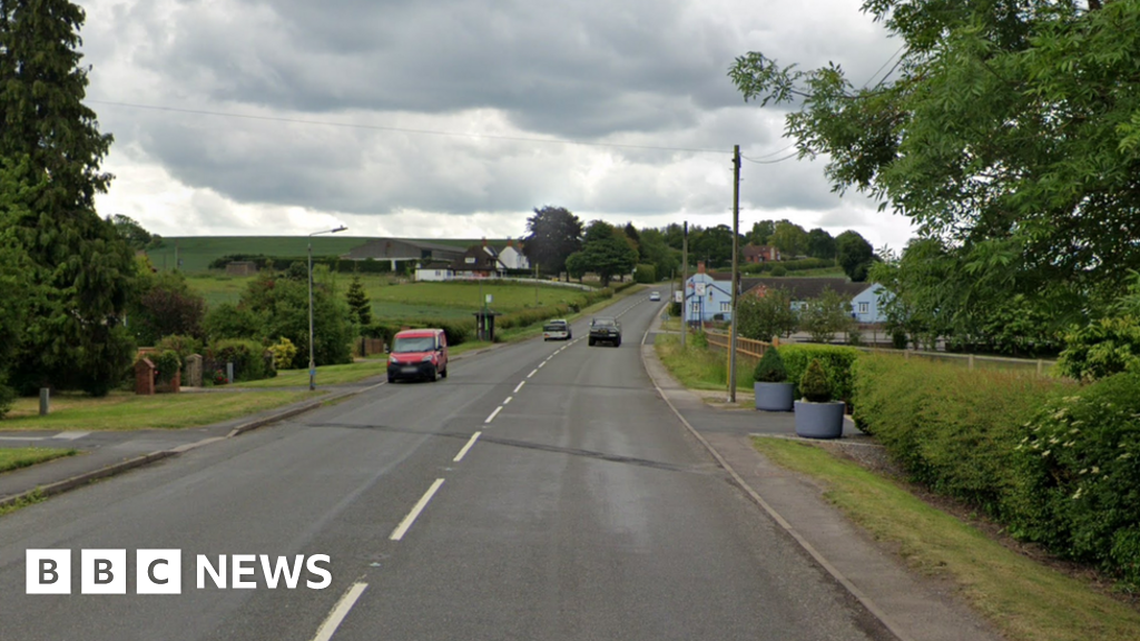 West Markham: Man, 80, dies in hospital after crash - BBC News