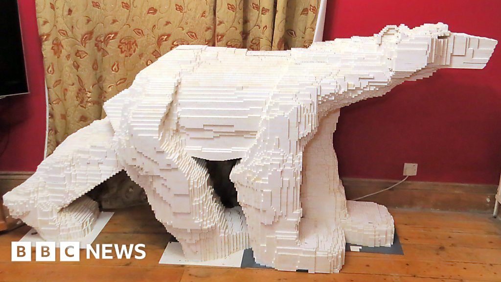 Giant Lego polar bear built by Huntingdon couple - BBC News
