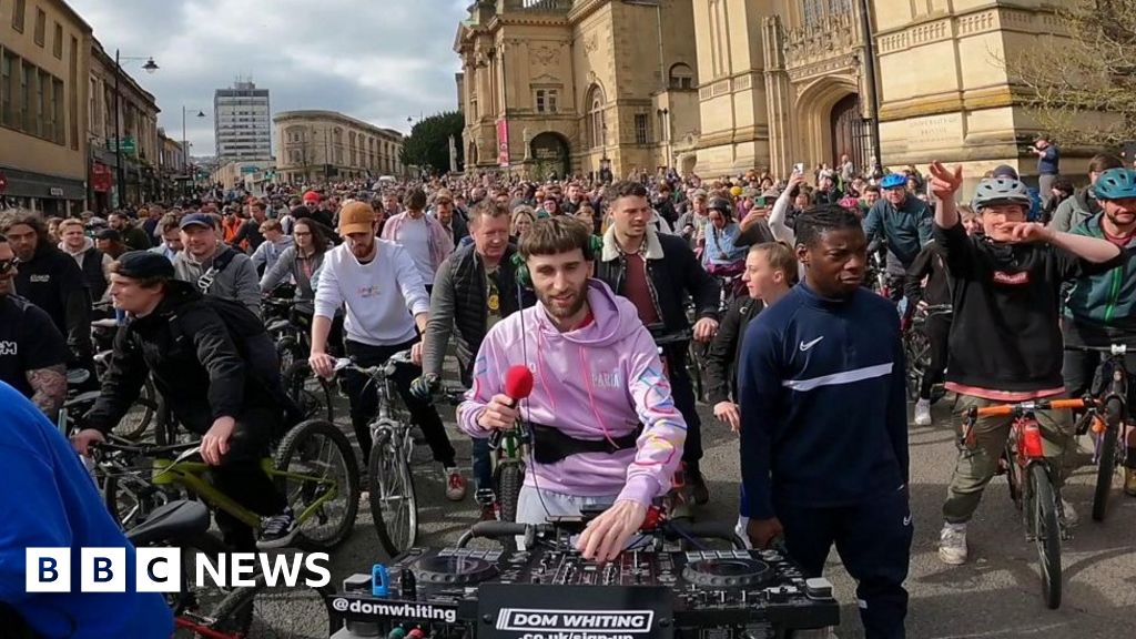 Thousands join DJ Dom Whiting Bristol bike rave