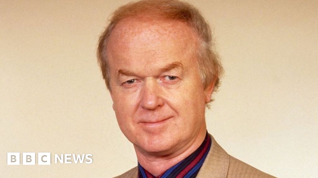 'Voice of football' Archie Macpherson hid black despair - BBC News