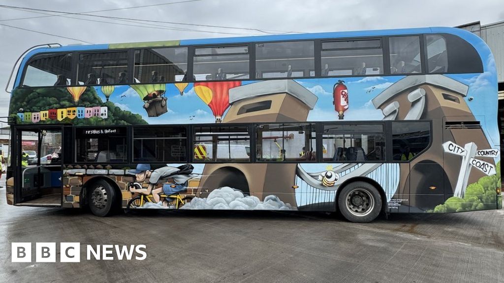 Bristol bus transformed by Upfest street artist - BBC News