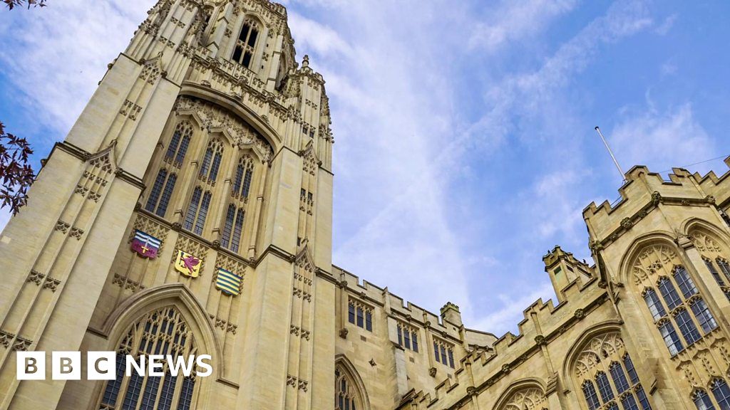 Time-lapse captures two years in Bristol in three minutes - BBC News