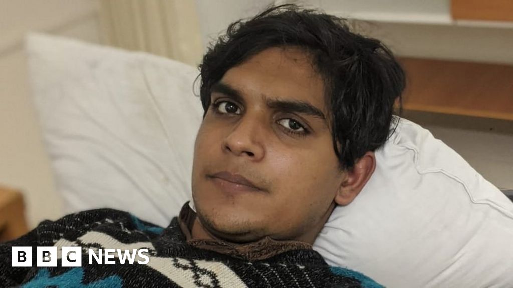 Shakeel Mohammad found in hospital 'safe and well' - BBC News