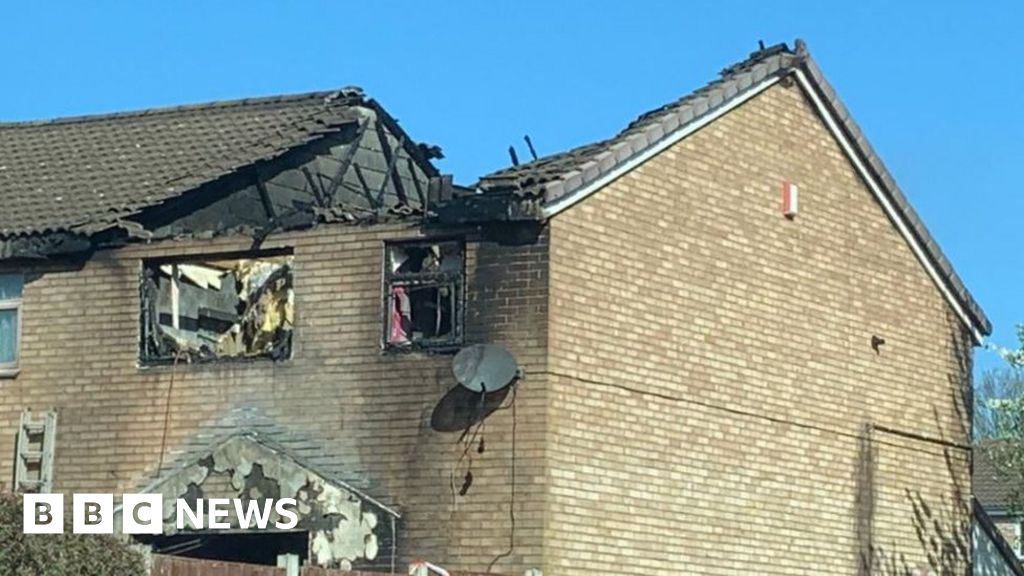 Walsall house explosion: Woman dies in fire - BBC News