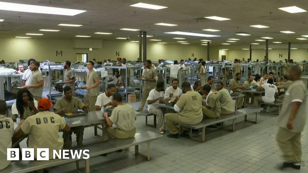 Startling number of mental health patients behind bars in US - BBC News