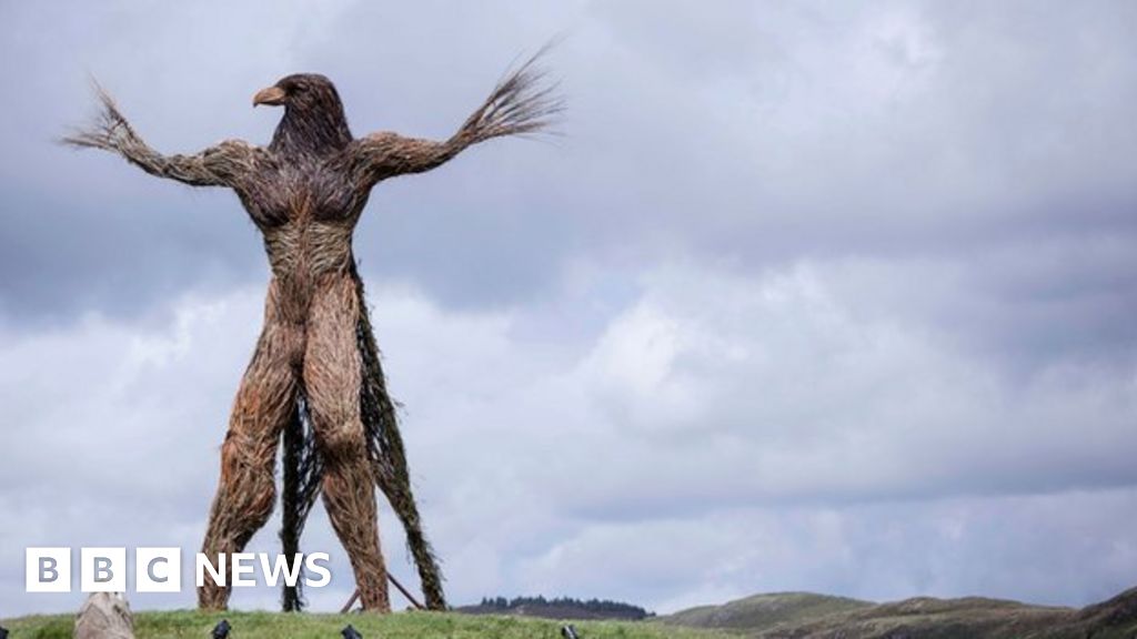 Waistcoat tribute to Wickerman founder Jamie Gilroy - BBC News