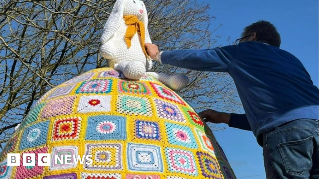 Giant woolly fundraising Easter egg created in village - BBC News