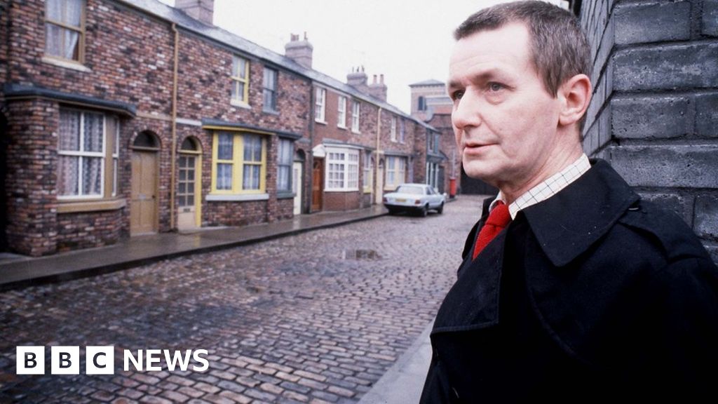 Tributes to Coronation Street creator Tony Warren - BBC News