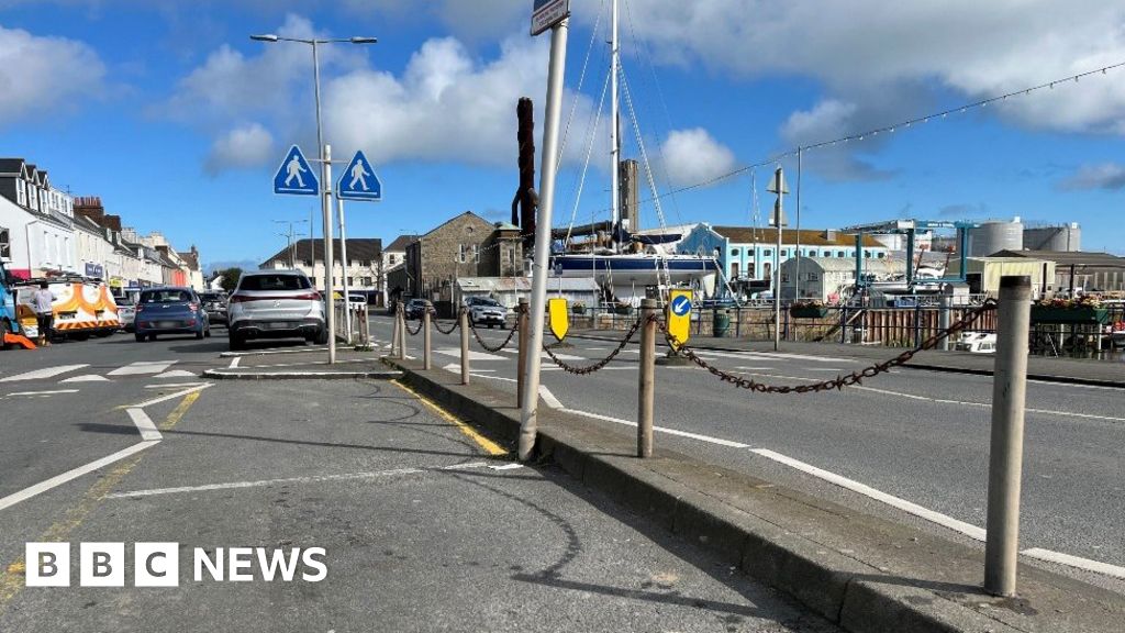 Guernsey flooding: Criticism of £2.1m Bridge sea defence wall - BBC News