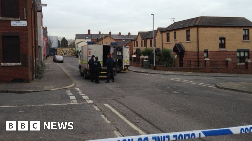 North Belfast: security alert ends after pipe bomb found - BBC News