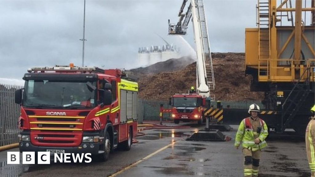 Smouldering wood chip fire at Newport dockyard put out - BBC News