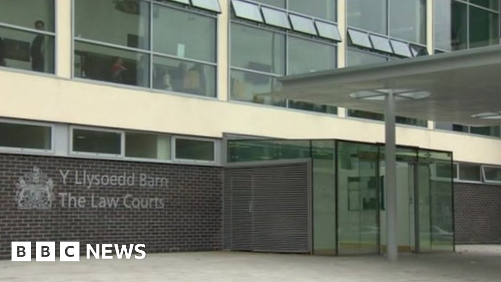 'Upskirter' Kevin Bacchus hid camera in his shoe, court hears