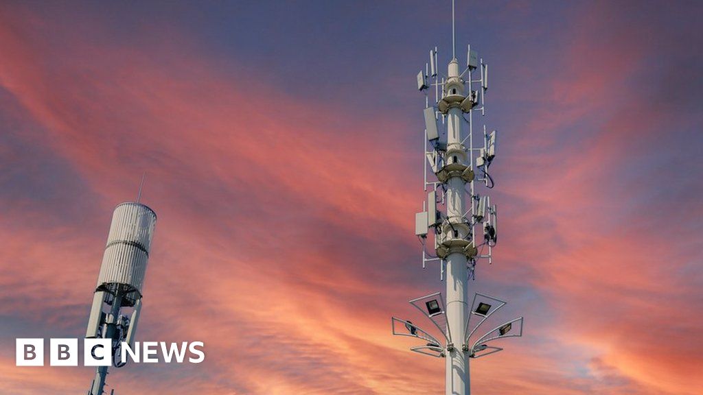 Gloucester: 'Unsightly' 5G phone mast refused - BBC News