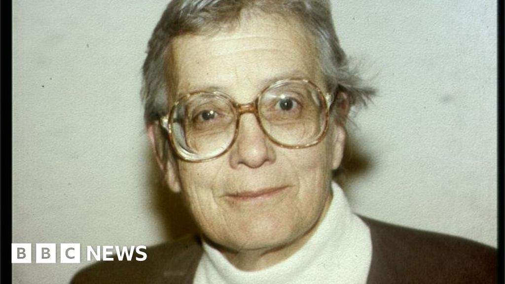 IVF ethics pioneer Mary Warnock dies - BBC News