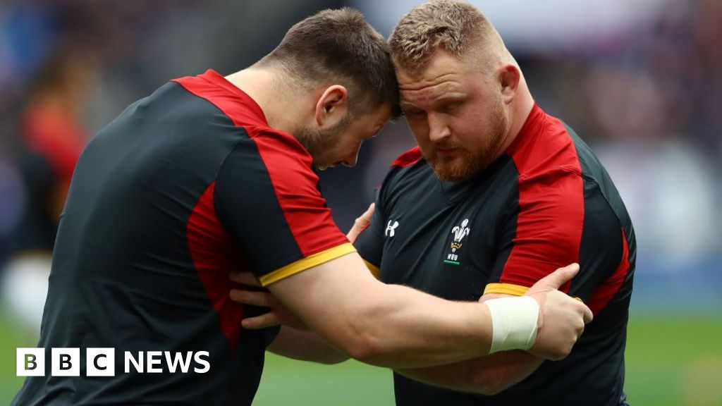 Wales rugby player's Llanelli caravan application deferred - BBC News
