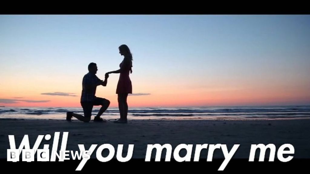 'Marry me' film trailer surprise at Merthyr Vue cinema - BBC News