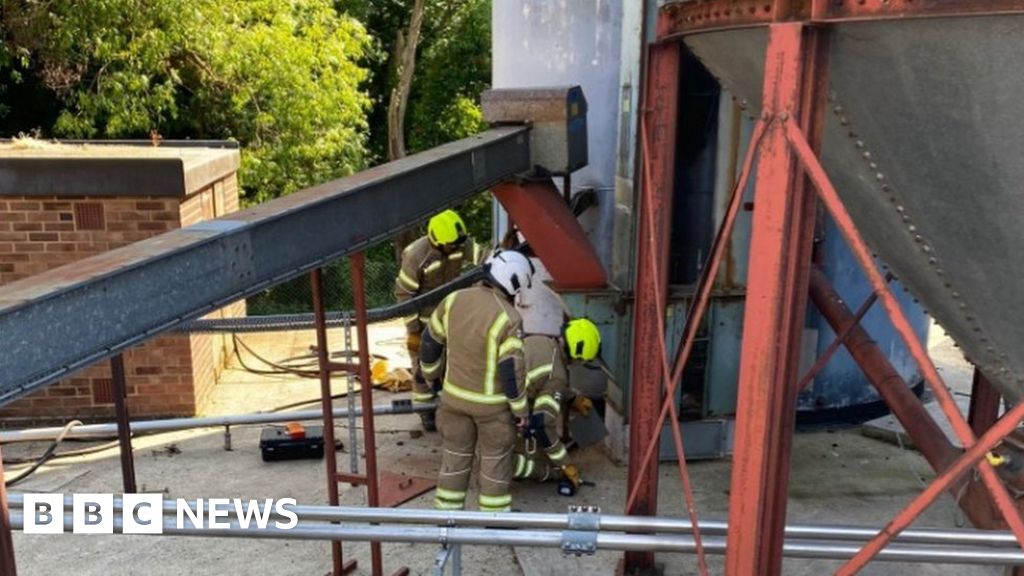 Mistley: Firefighters put out blaze in grain silos