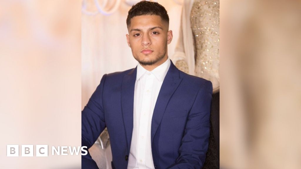 Slough stabbing: Family's tribute to 'proud Muslim man' - BBC News