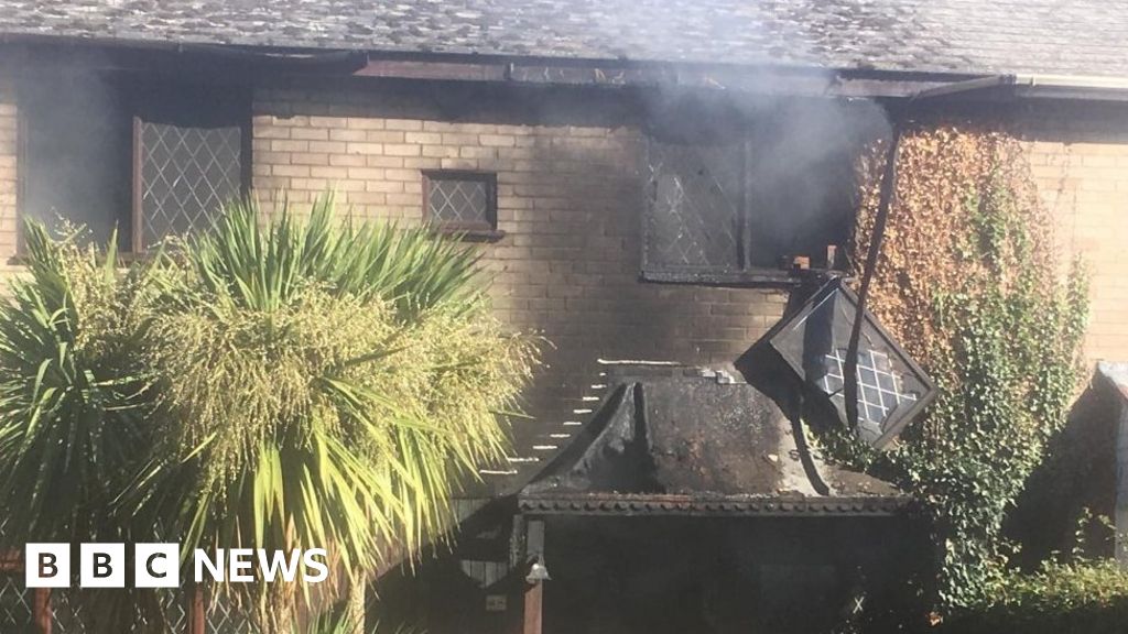 Thetford house fire leaves family of eight homeless - BBC News