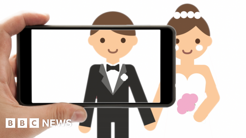 Are smartphones ruining weddings? - BBC News