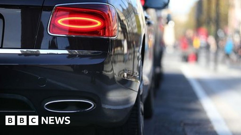 Driverless cars trial set for UK motorways in 2019 - BBC News