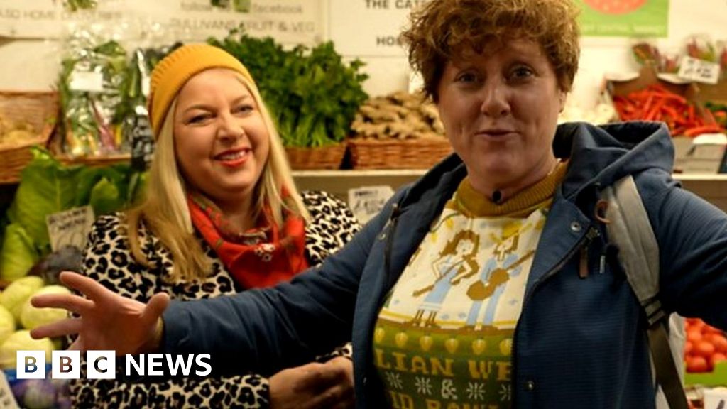 Talking turkey: Christmas dinner tips to sleigh bills - BBC News