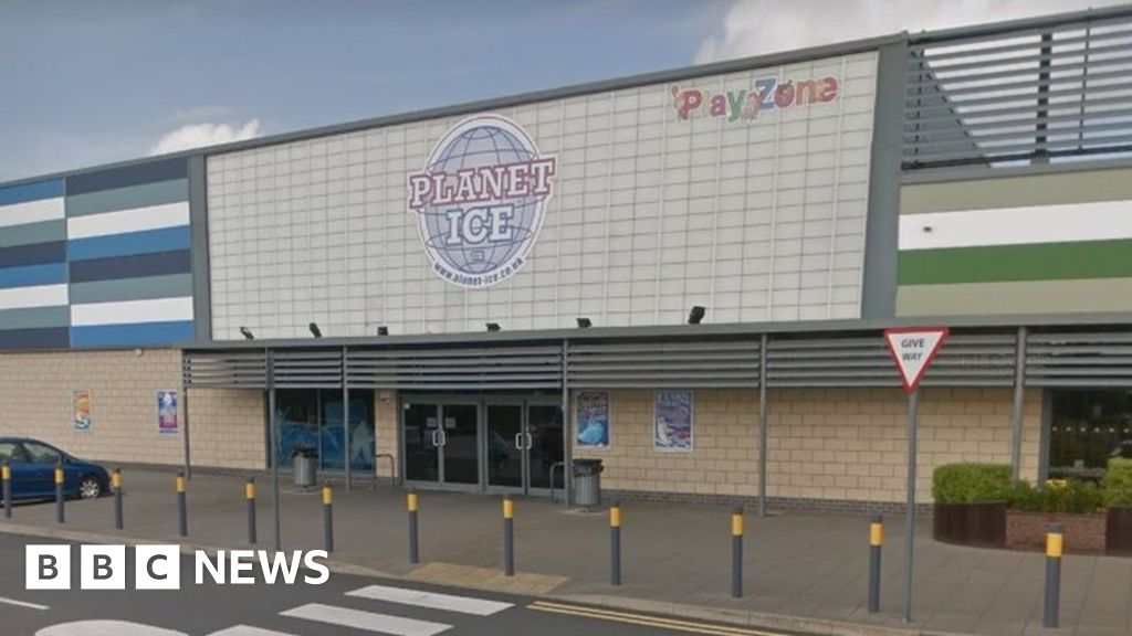 Carbon monoxide leak confirmed at Widnes ice rink - BBC News