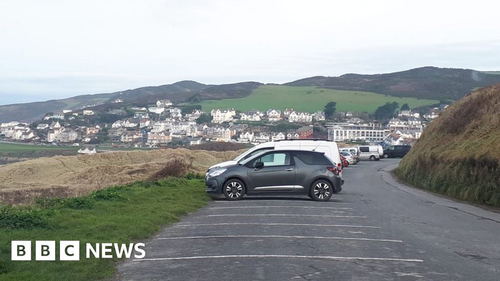 Covid: London surfers turned back from Devon - BBC News