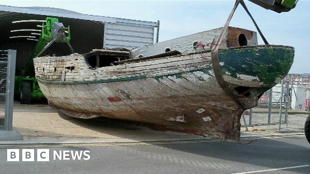 Work continues in Hampshire to save the Dunkirk Little Ships - BBC News