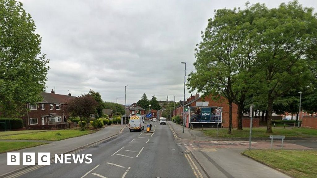 Heywood attack: Man assaulted with metal bar - BBC News