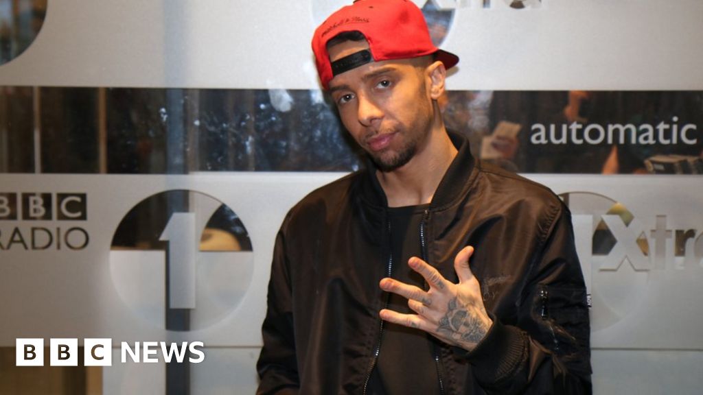 Former N-Dubz rapper Dappy sentenced for knife possession - BBC News