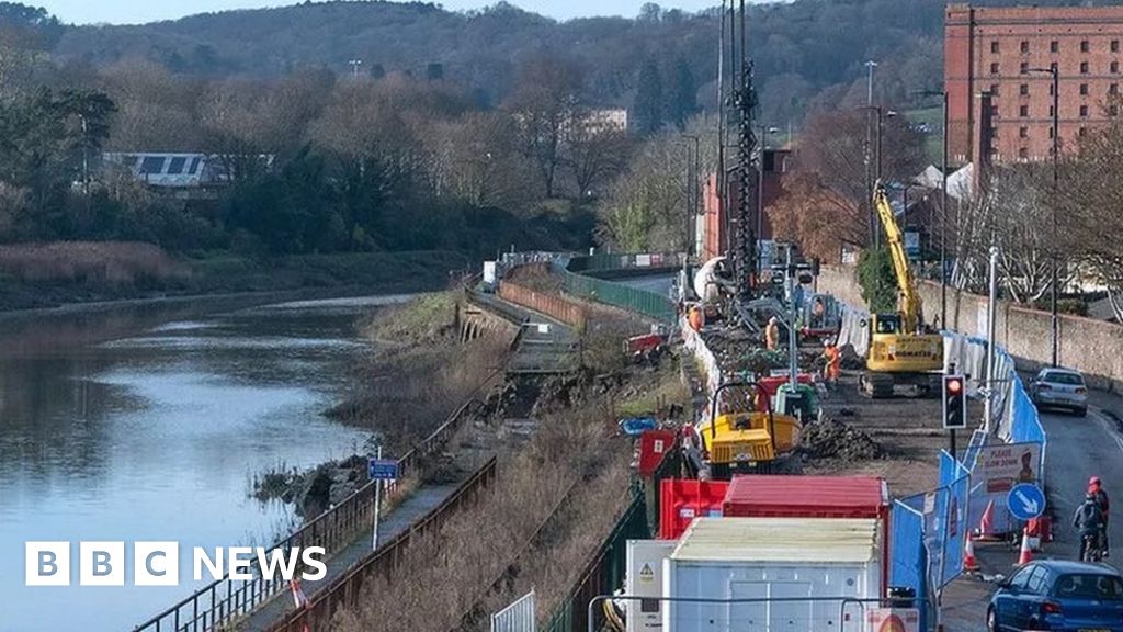 River Avon walls in Bristol in 'critical structural condition' - BBC News
