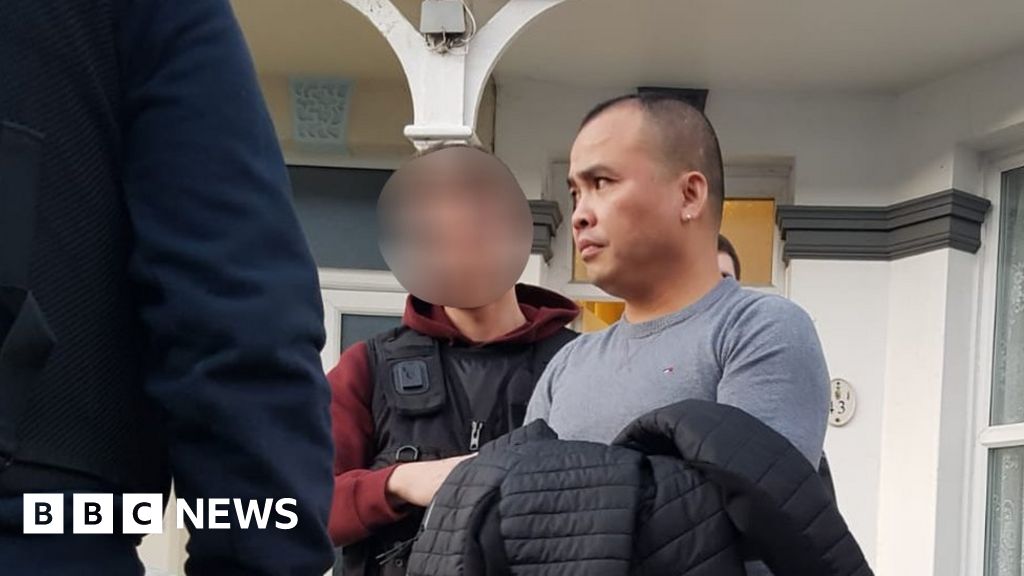 People smuggler to be extradited to France - BBC News