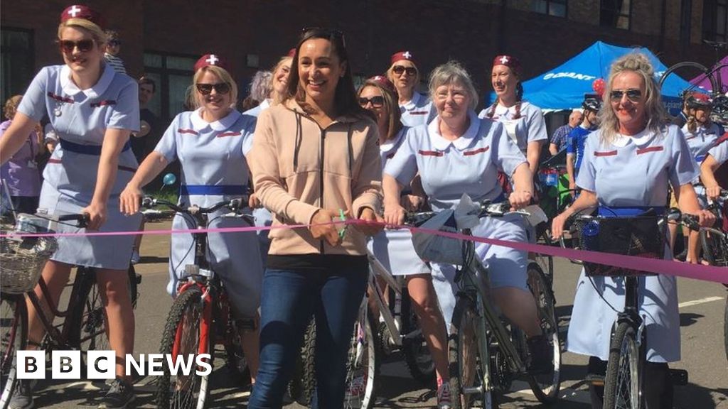 Sheffield Call The Midwife bike ride for maternity unit - BBC News