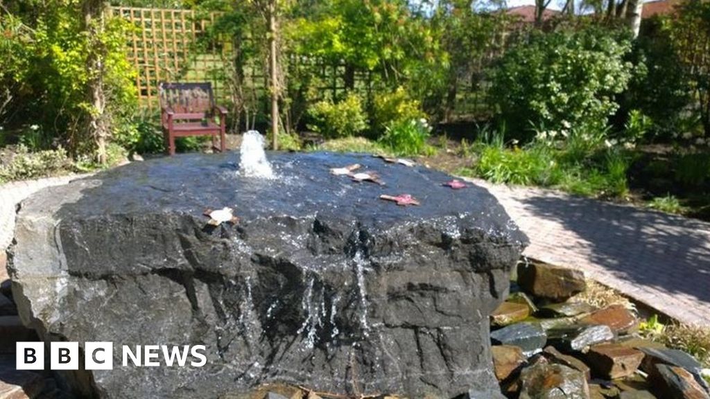 WW1: Ramsey war memorial vandalism causes 'deep distress' - BBC News