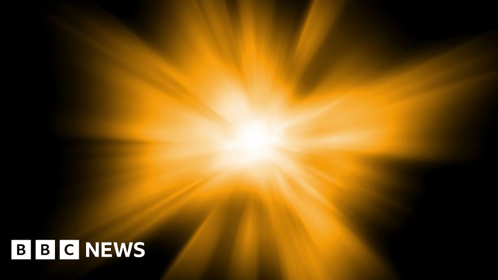 'Zombie' star survived going supernova - BBC News