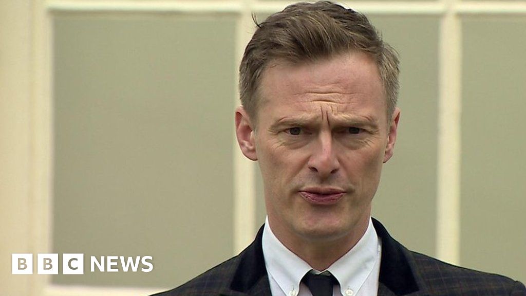 Martin Daubney on domestic violence to men and boys - BBC News