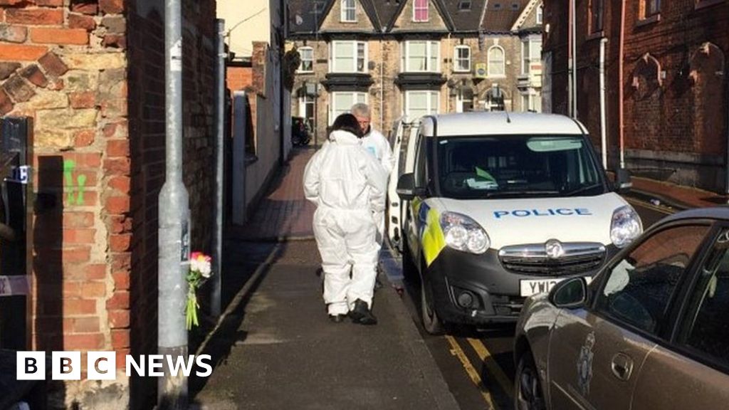 Hull murder inquiry after 'violent altercation' death - BBC News