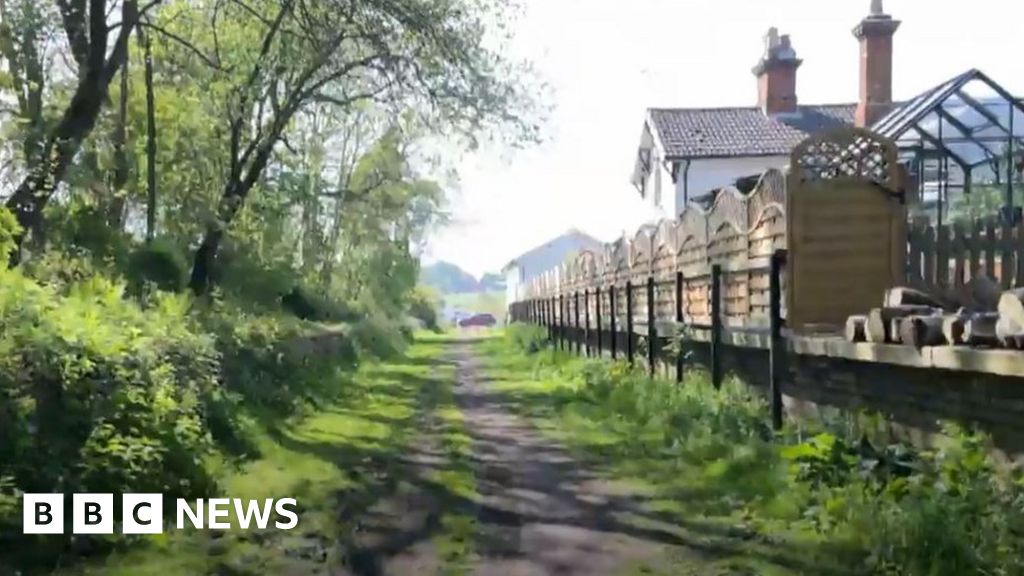 Beverley-York rail route reopening plan examined - BBC News