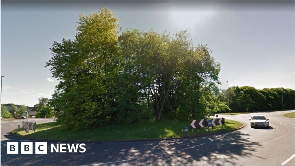 Norwich fatal crash blocks main road for hours - BBC News
