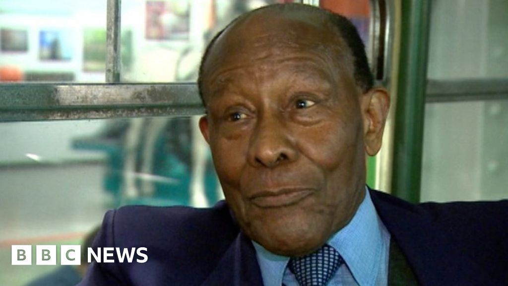 Roy Hackett funeral: Hundreds of guests attended - BBC News