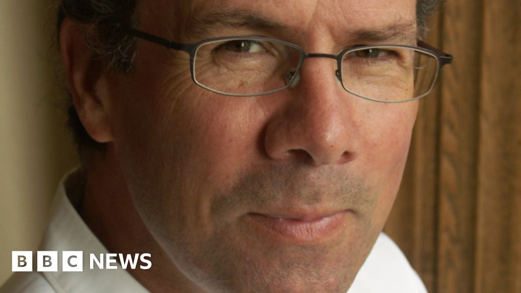 Buckley beats Mantel and Haddon to BBC story prize - BBC News